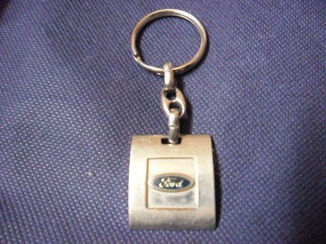 privezak  za kljuceve   ford