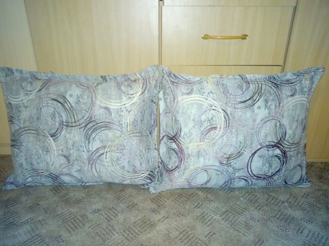 Dva ukrasna jastuka 60x50,oba za 999 din