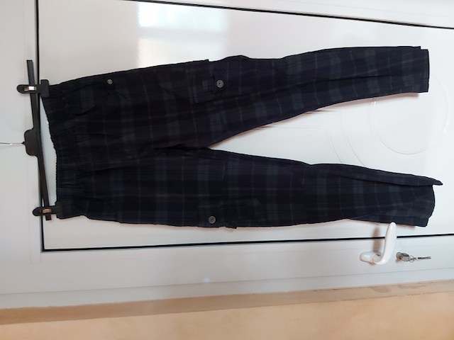 Karirane pantalone