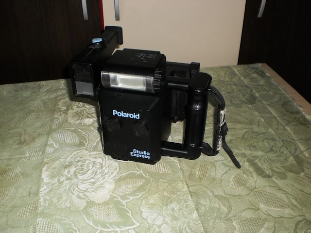 Polaroid Studio Express - model 203 Camera