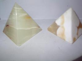 Piramida onix visina 8cm