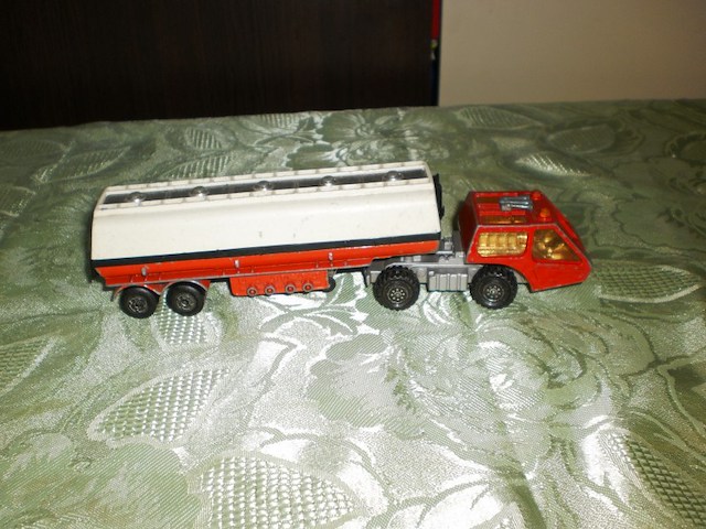 Matchbox Lesney Truck 1976 + Articulated Tanker K-18