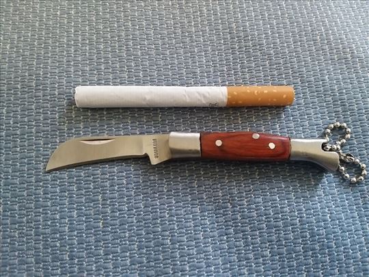 Nož dužine 11cm a sečivo 4cm