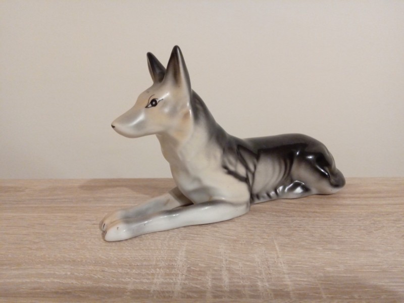 Figura Vučjaka Iris Cluj Rumunska or Porcelana iz 50-ih