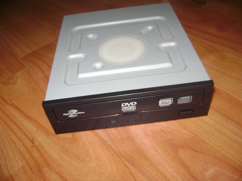 dvd rw sata lite on crni ispravan