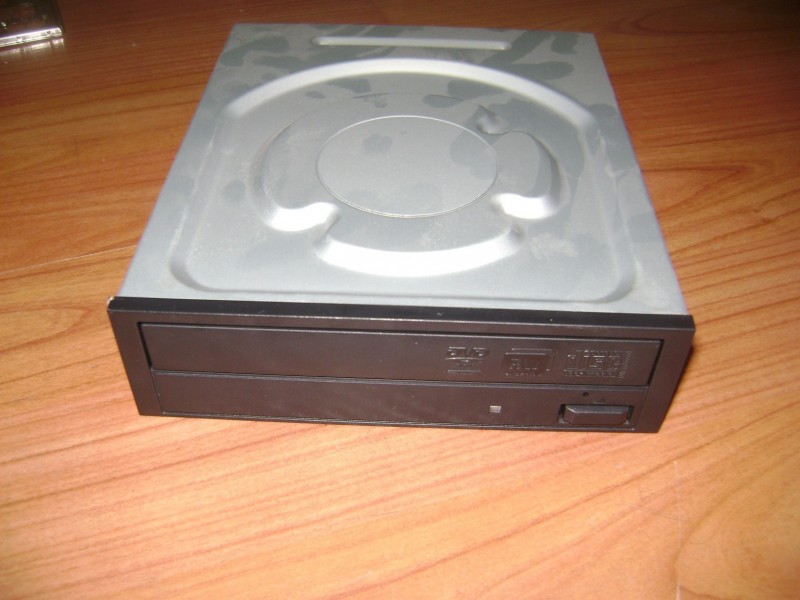 dvd rw sata sony crni ispravan