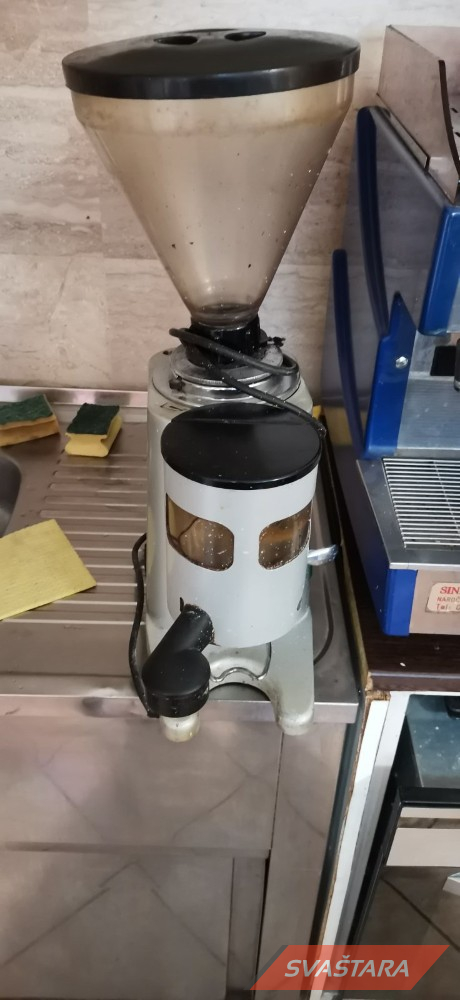 Profesionalni aparat za kafu