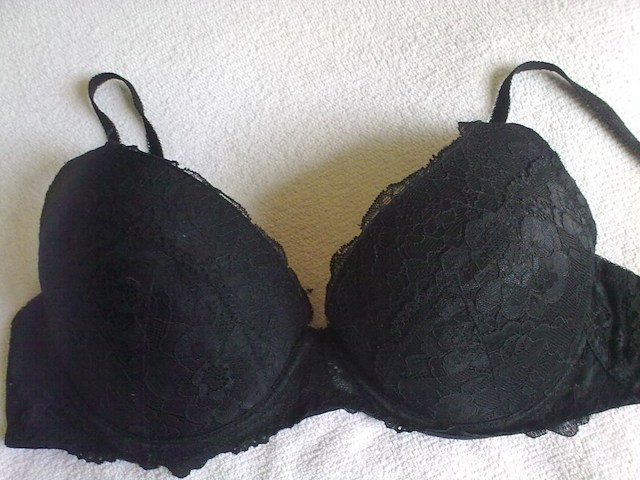 **Secret Possessions** fantastican brus, vel.80E(36DD)