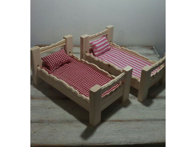 Drveni krevet za lutke