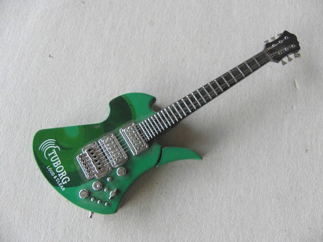 Upaljač u obliku gitare