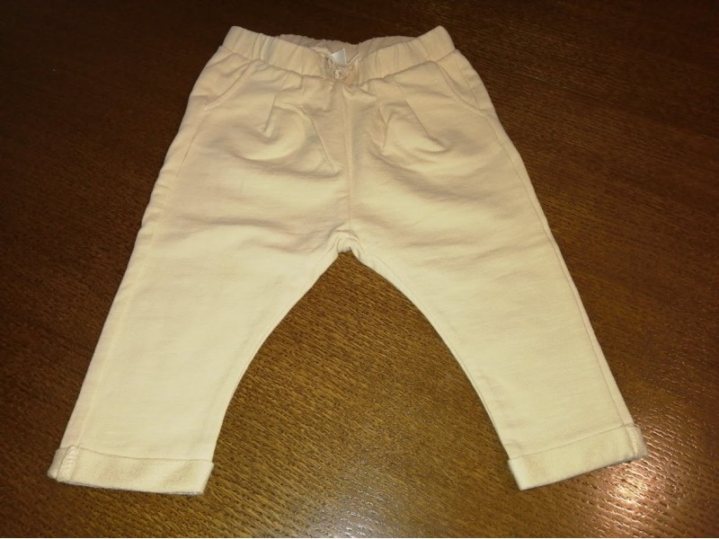 Pantalone za bebe-6-9 meseci-NEKORISCENO