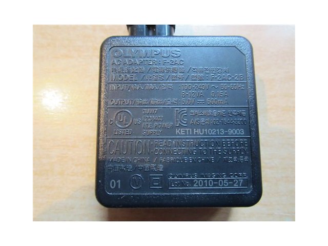 OLYMPUS  F-2AC  punjač (bez USB kabla)