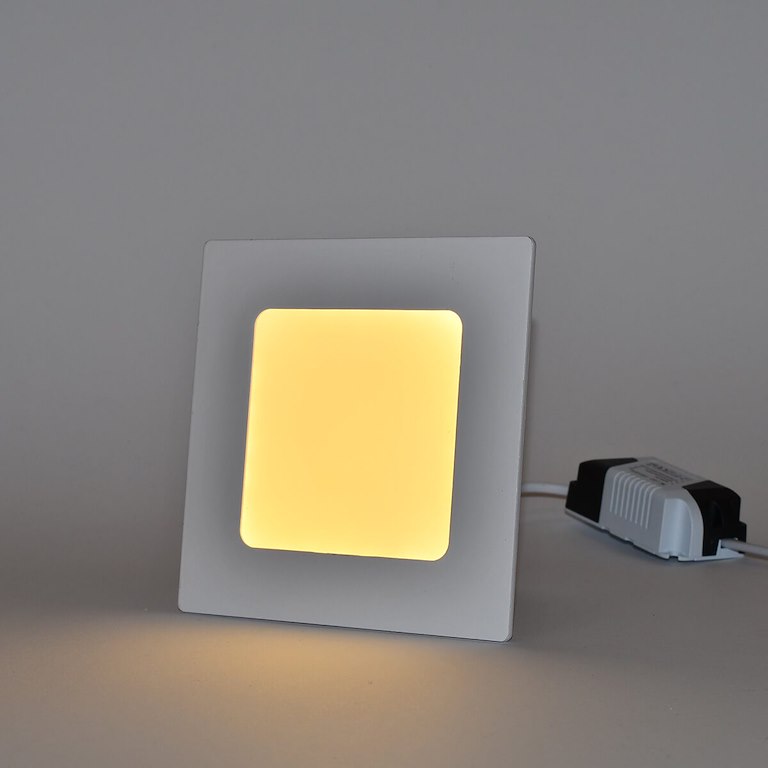 LED panel 6W ugradni četvrtasti – Topla bela