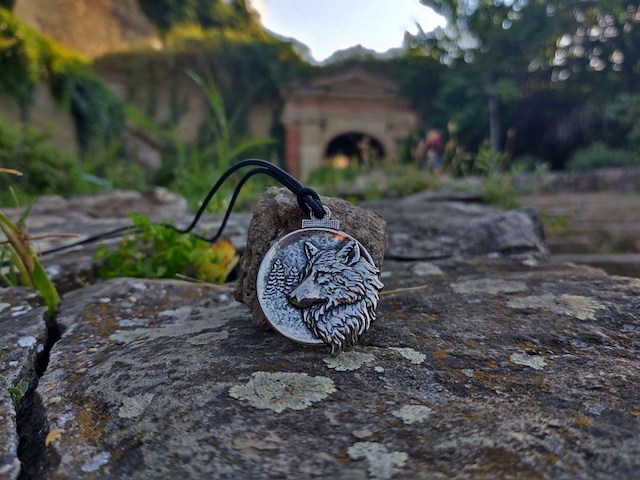 Vuk glava na amuletu ogrlica,Glava vuka simbol ogrlica