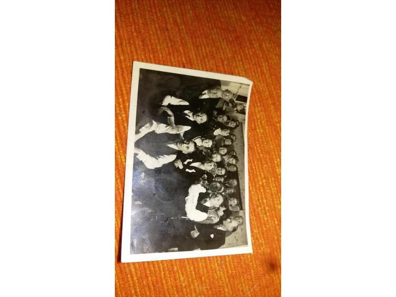 SKUP ZENE ,DECA ,MUSKARCI 1936 CRNO BELA