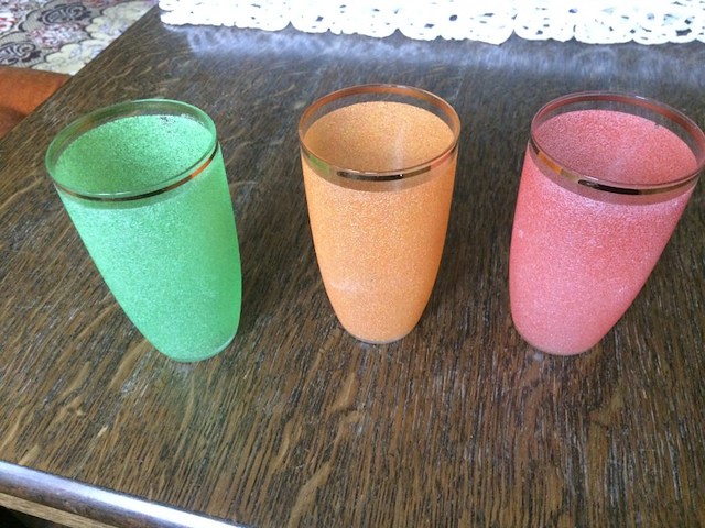 Čaše u boji