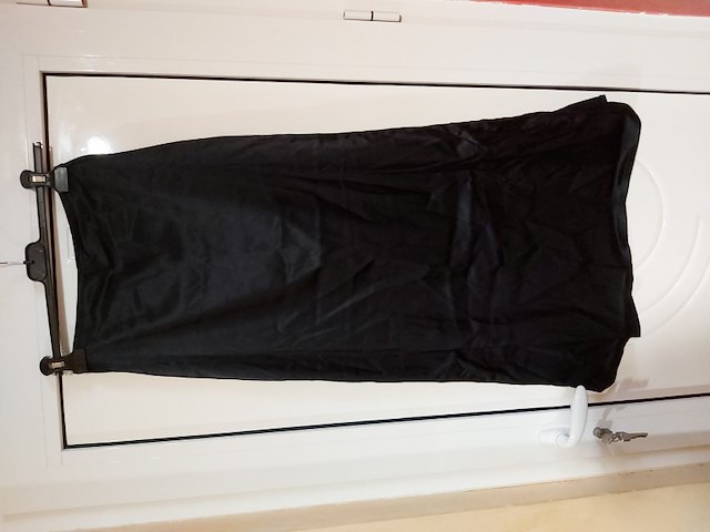 Duga crna suknja