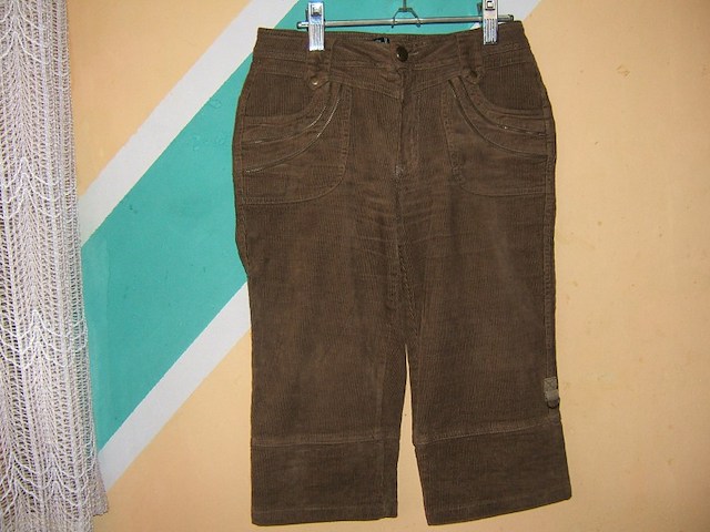 Somot pantalone bermude kao nove