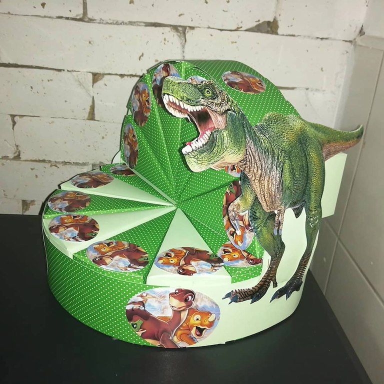 Kartonska torta dinosaurus
