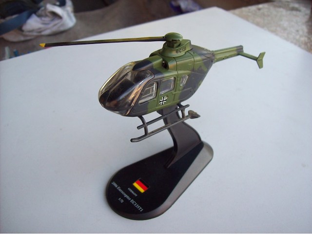 2006 Eurocopter EC135T1 1:72 + postolje