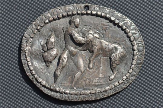 Rim aplika Herkul i lav, srebro