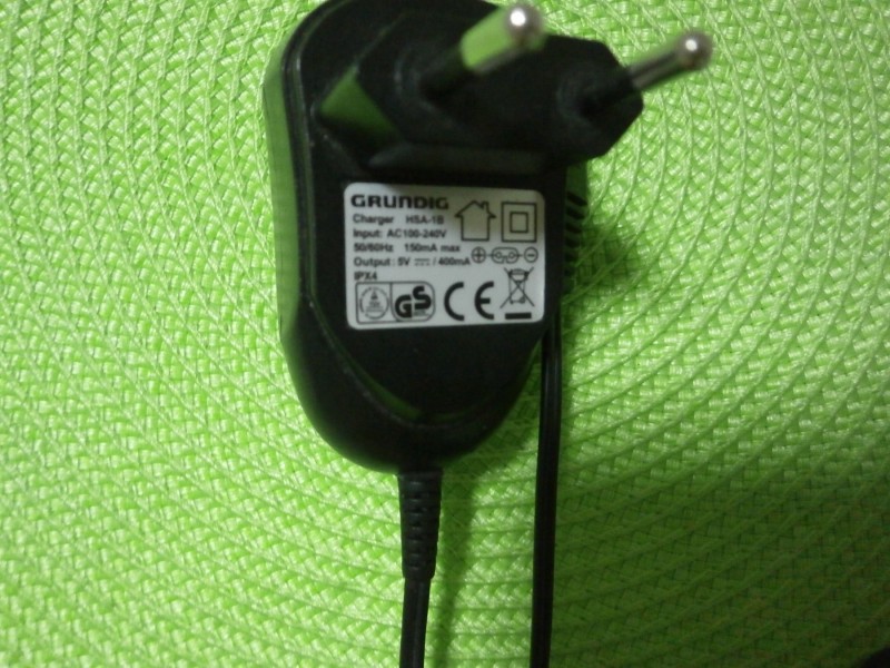 GRUNDIG ADAPTER 5V - 400mA.