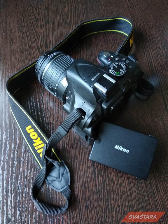 Nikon D5200 sa objektivom, prakticno nov!