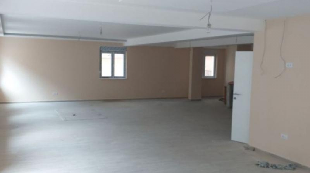 Izdavanje, Poslovni prostor, 120m2 , FON