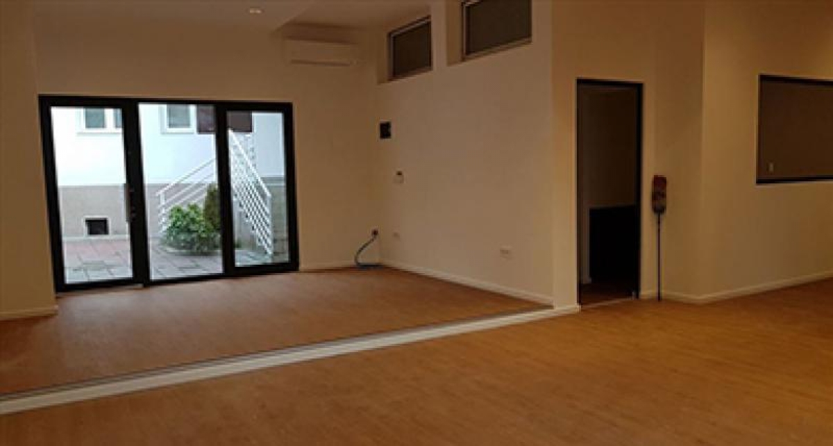 Izdavanje, Poslovni prostor, 120m2 , Zemun-centar