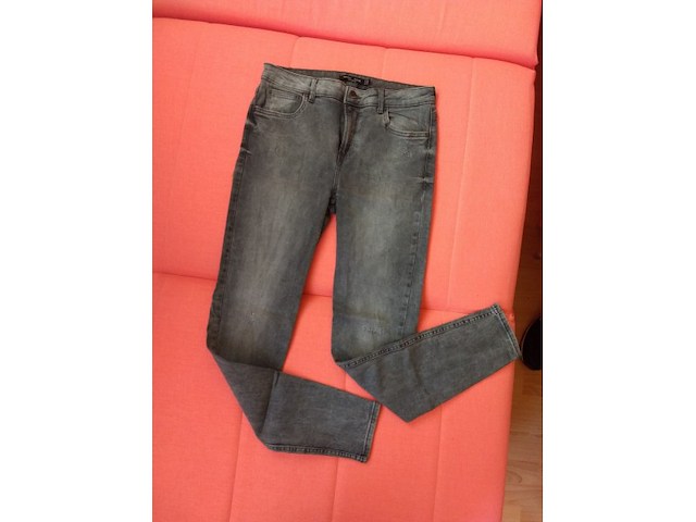 Bershka DENIM, farmerke, velicina 38