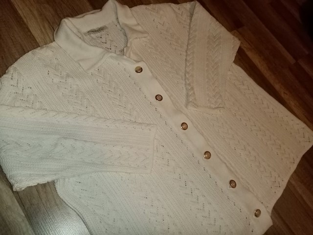 Beli džemper XXL veličina