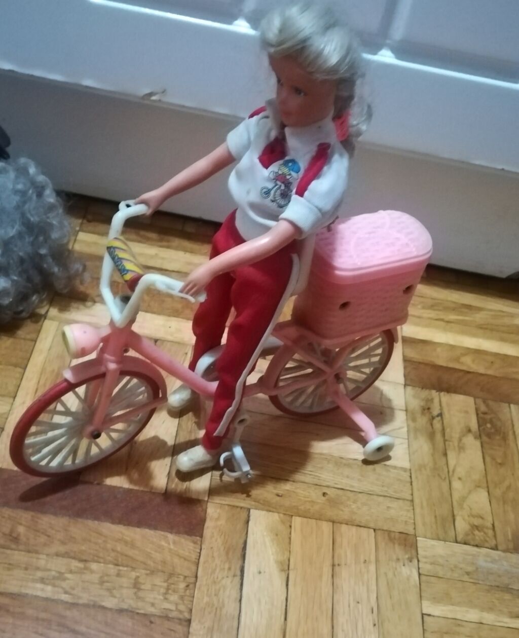 Barby na biciklu očuvana