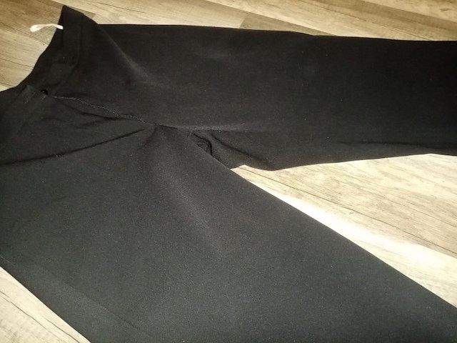 Crne elegantne pantalone 38 veličina