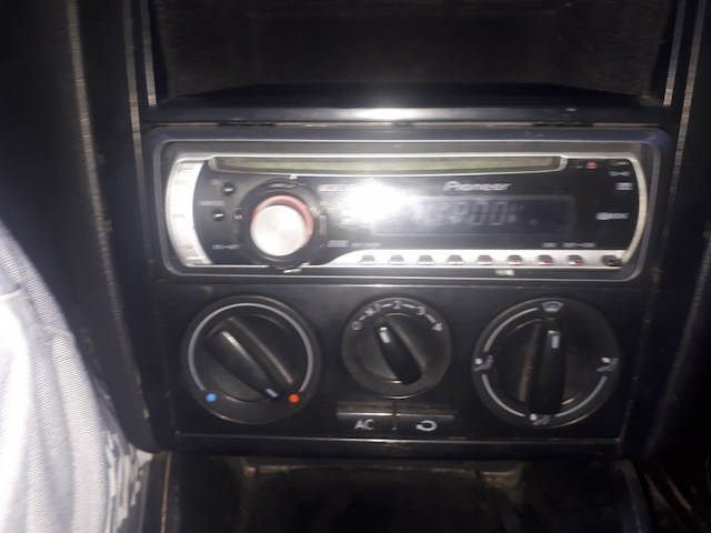 PIONEER CD/radio za auto