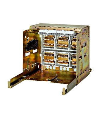 Kućište za MO3 3-polno 5000A horiz., 4 spoljna konektora
Glavni kontakti 3, vodoravne stražnje priključnice (rezervni dio), 4 bloka priključnica pomoćnih i upravljačkih strujnih krugova