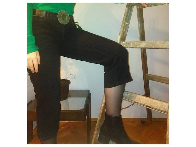 H&;M crne somotne 3/4 pantalone; vel. 38/M