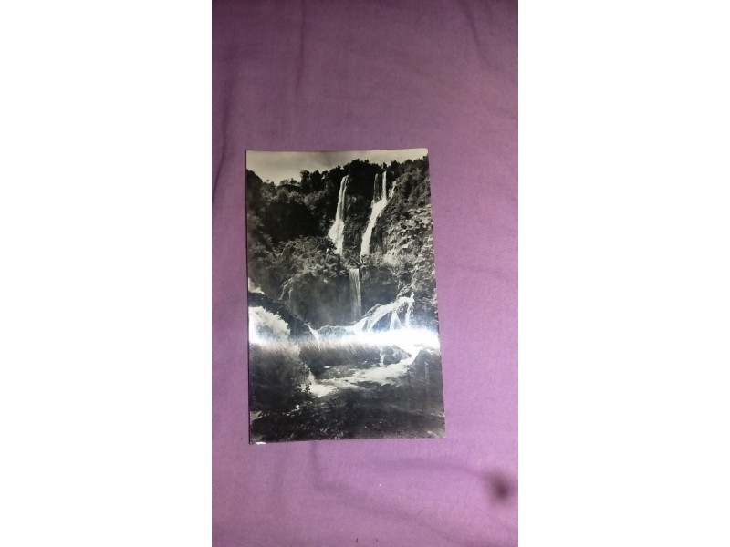PLITVICKA JEZERA CRNO BELA