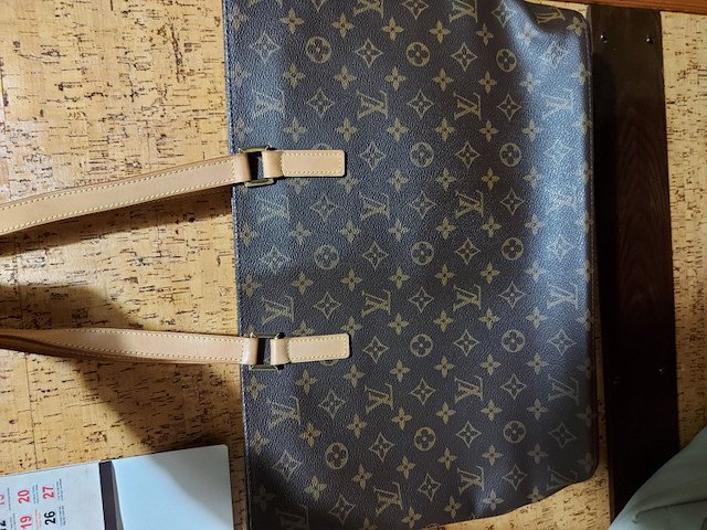 **Louis Vuitton Luco  Shoulder Monogram  Vintage*