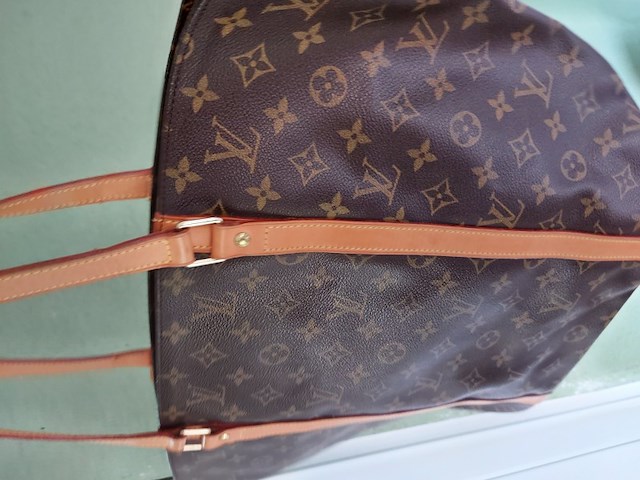 **Louis Vuitton Shopping Bag**