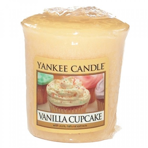 Mala mirisna sveća za čašice - Vanilla Cupcake (Vanila, miris kolača)