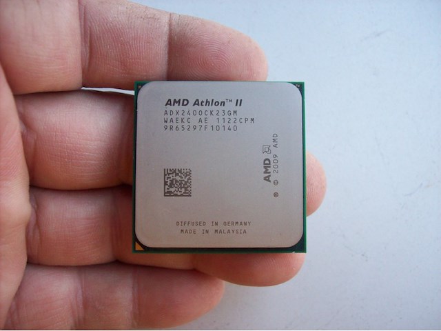 AMD Athlon II X2 240 (2 x 2.8 Ghz ) AM3