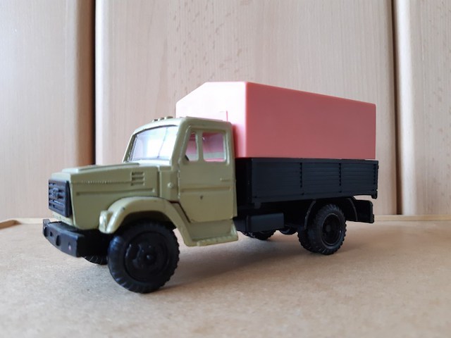 Kamion ZIL 4331 F / M 1:43