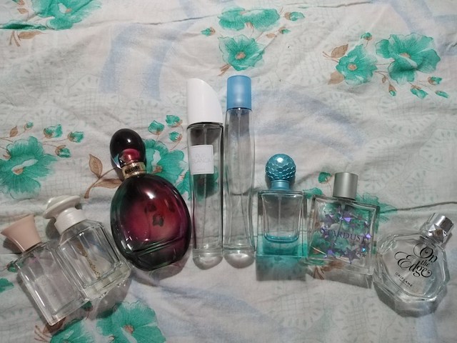 Prazne bočice parfema