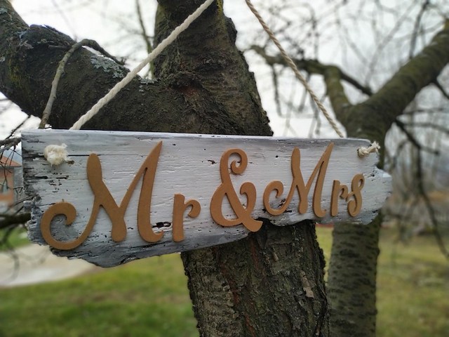 Drvena tablica za venčanje Mr&;;;Mrs-Unikat