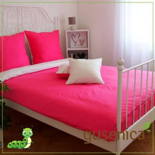 Posteljina za bračni krevet rozo-bela