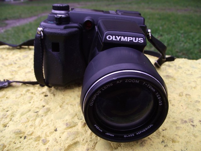 OLYMPUS CAMEDIA E-100RS