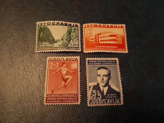 Jugoslavija kraljevin 3 cela serija falcovano