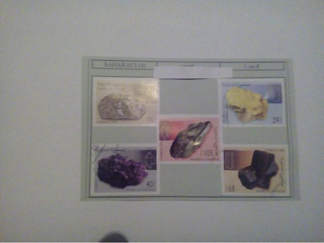 Minerali Sahara serija na kartonu