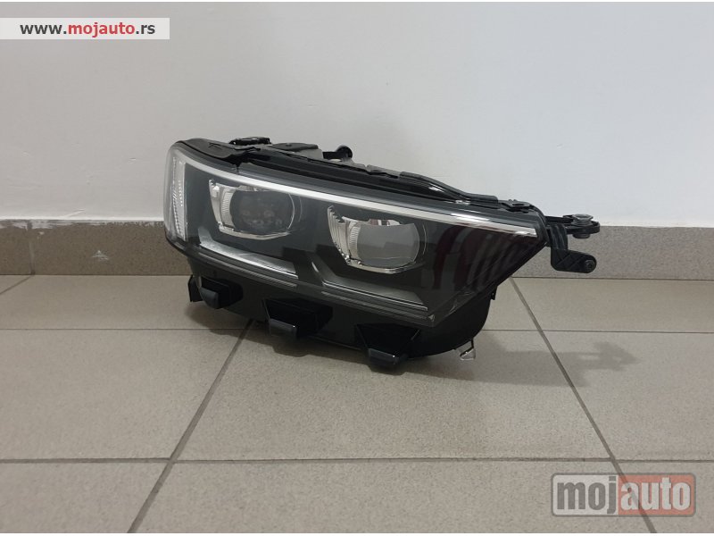 Vw T-Roc / 2017-2021 / Desni far / Full LED / ORIGINAL