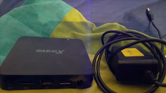 Prodajem Android smart Xwave TV Box 100